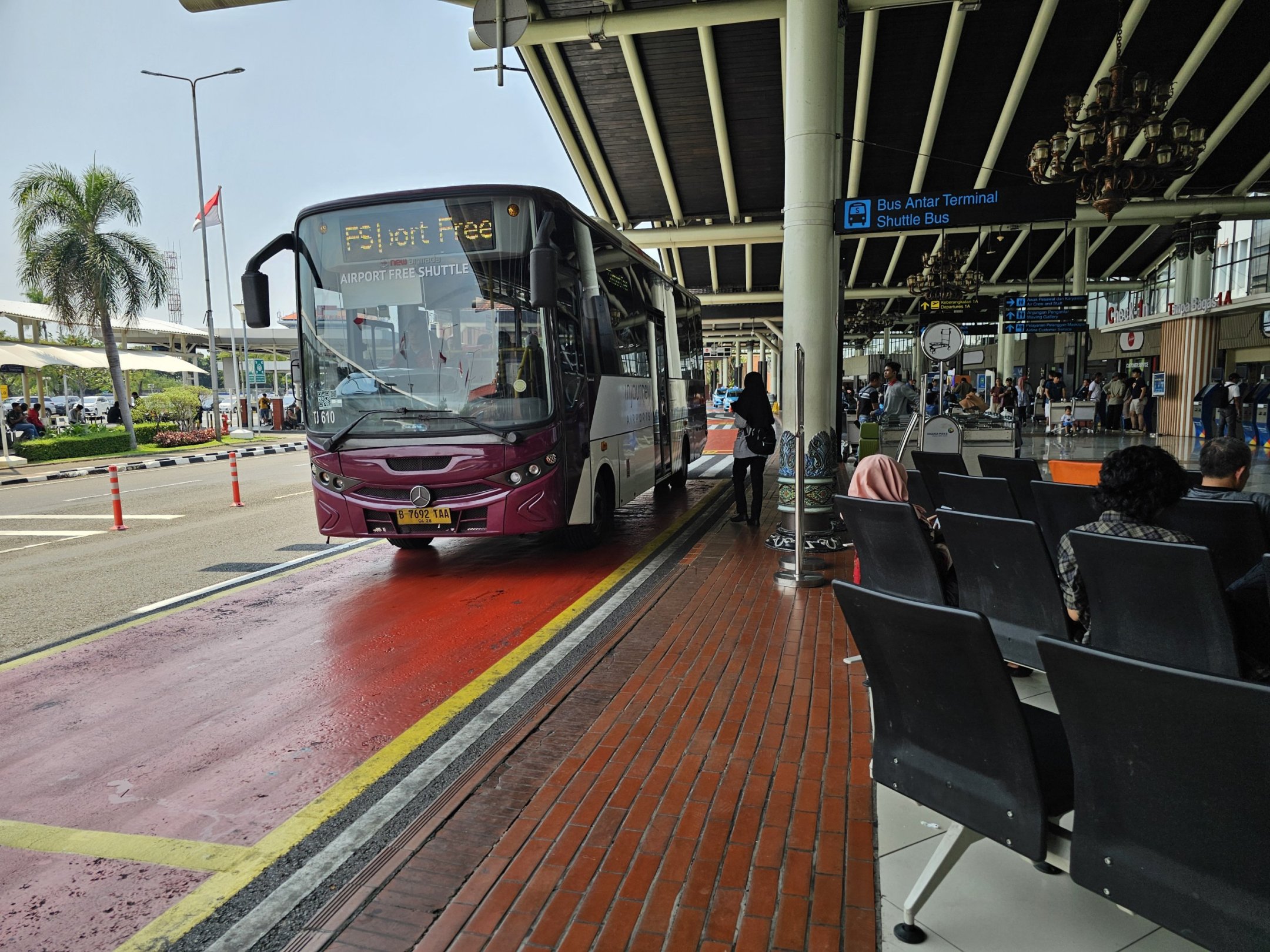 Koneksi dan terminal di Bandara Jakarta Soekarno Hatta (CGK)